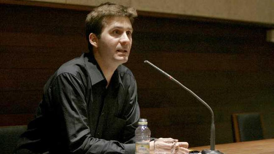 José Luis Garrosa: «El lobo actúa, de hecho, como el hombre en el folclore»