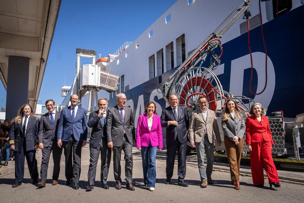 El Port de Barcelona estrena la conexión eléctrica de la terminal de ...