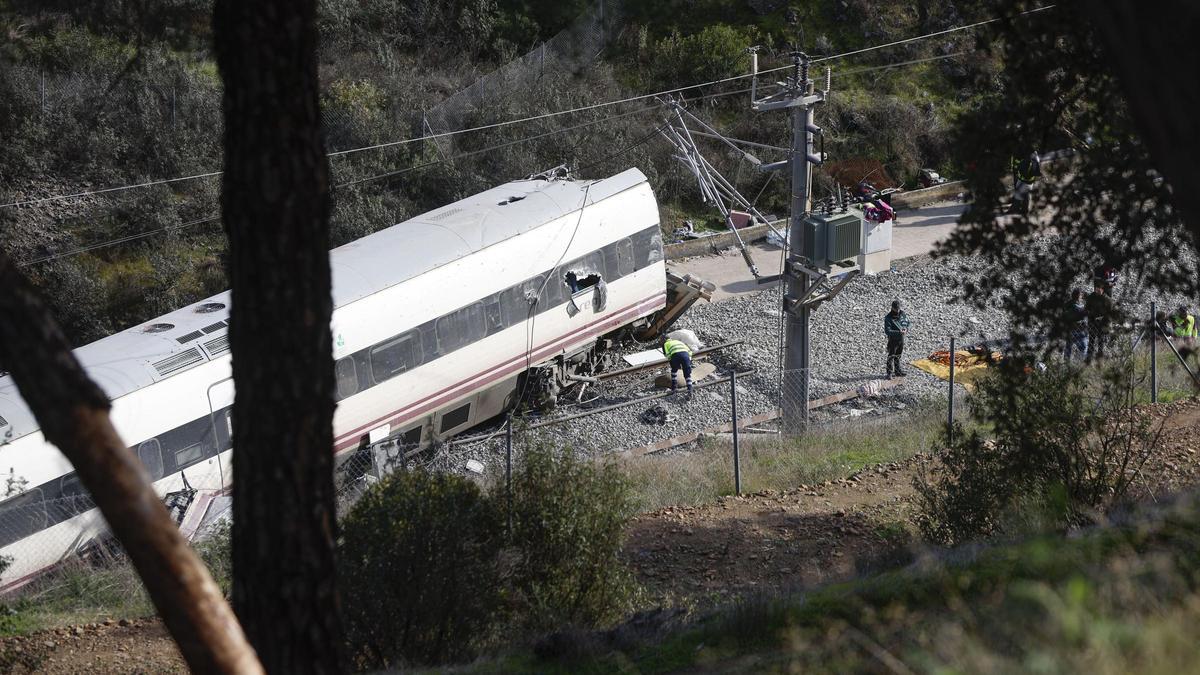 ACCIDENTE DE TREN | Recuperan los tres cadáveres atrapados en el tren ...