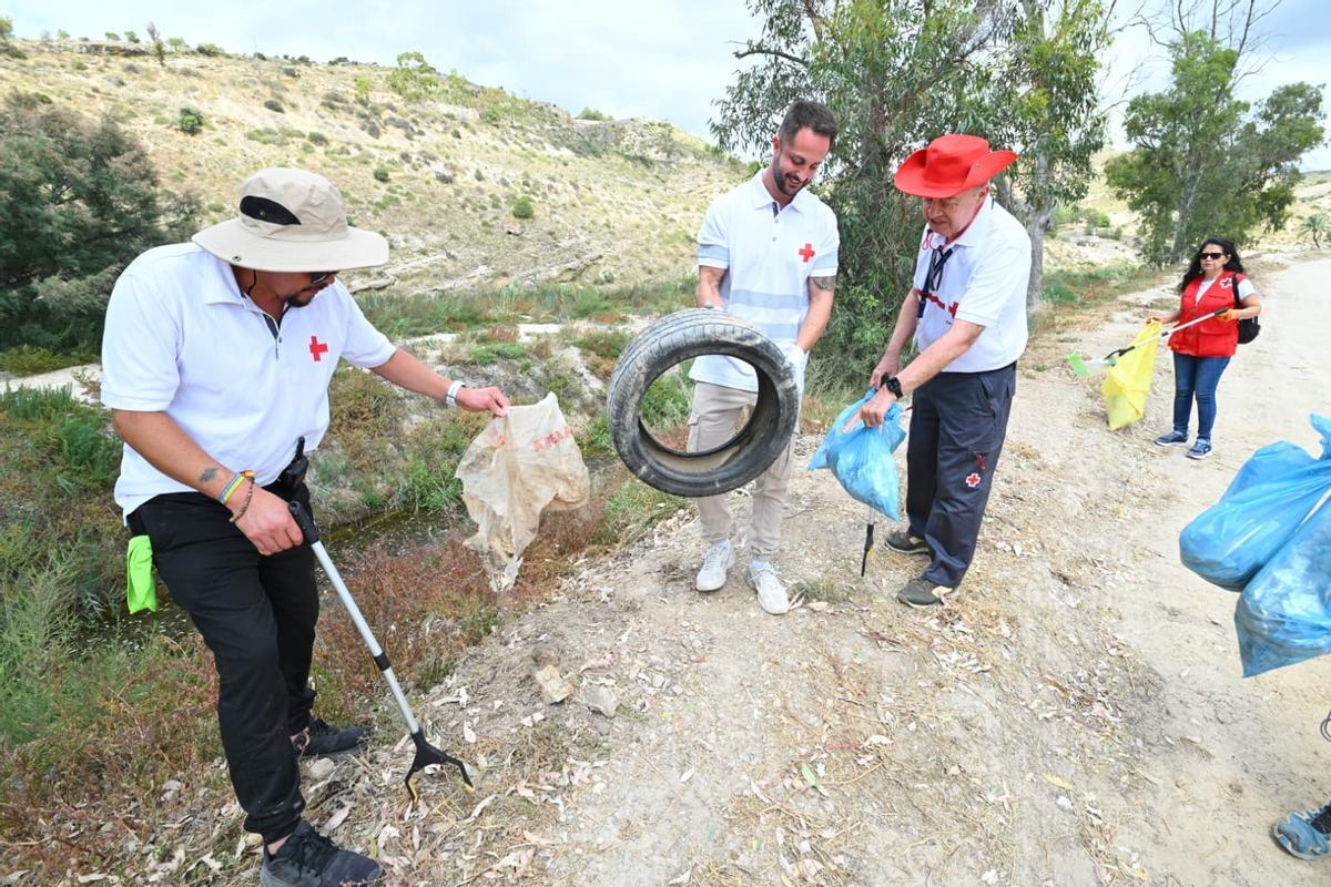 De ruedas a infinidad de plásticos: Cruz Roja retira 200 kilos de ...
