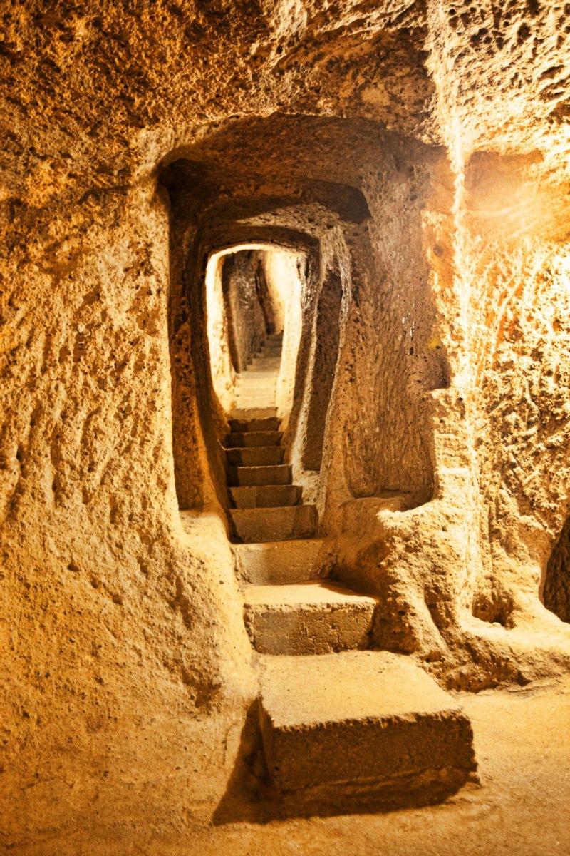 Capadocia tiene una misteriosa ciudad subterránea y se llama Derinkuyu ...