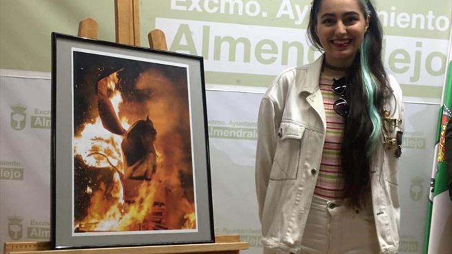 El cartel de las Candelas lo ilustra una fotografía de Laura Manuela ...