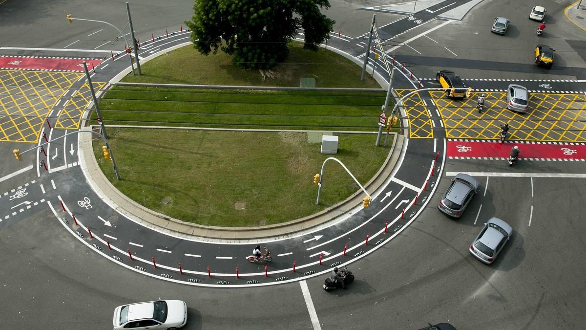 La DGT se pronuncia por fin: Así tienes que coger las rotondas