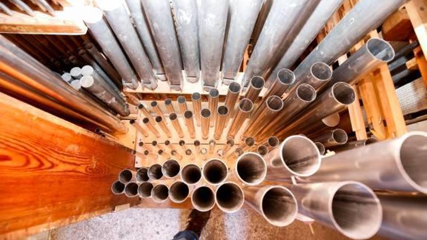 Música por un tubo - Información