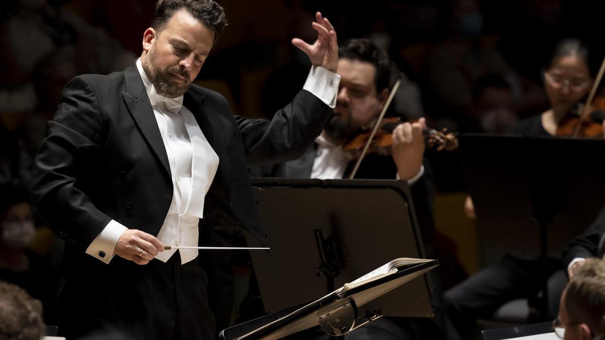 James Gaffigan se despide como director titular de Les Arts con la cantata ‘Alexánder Nevski ...