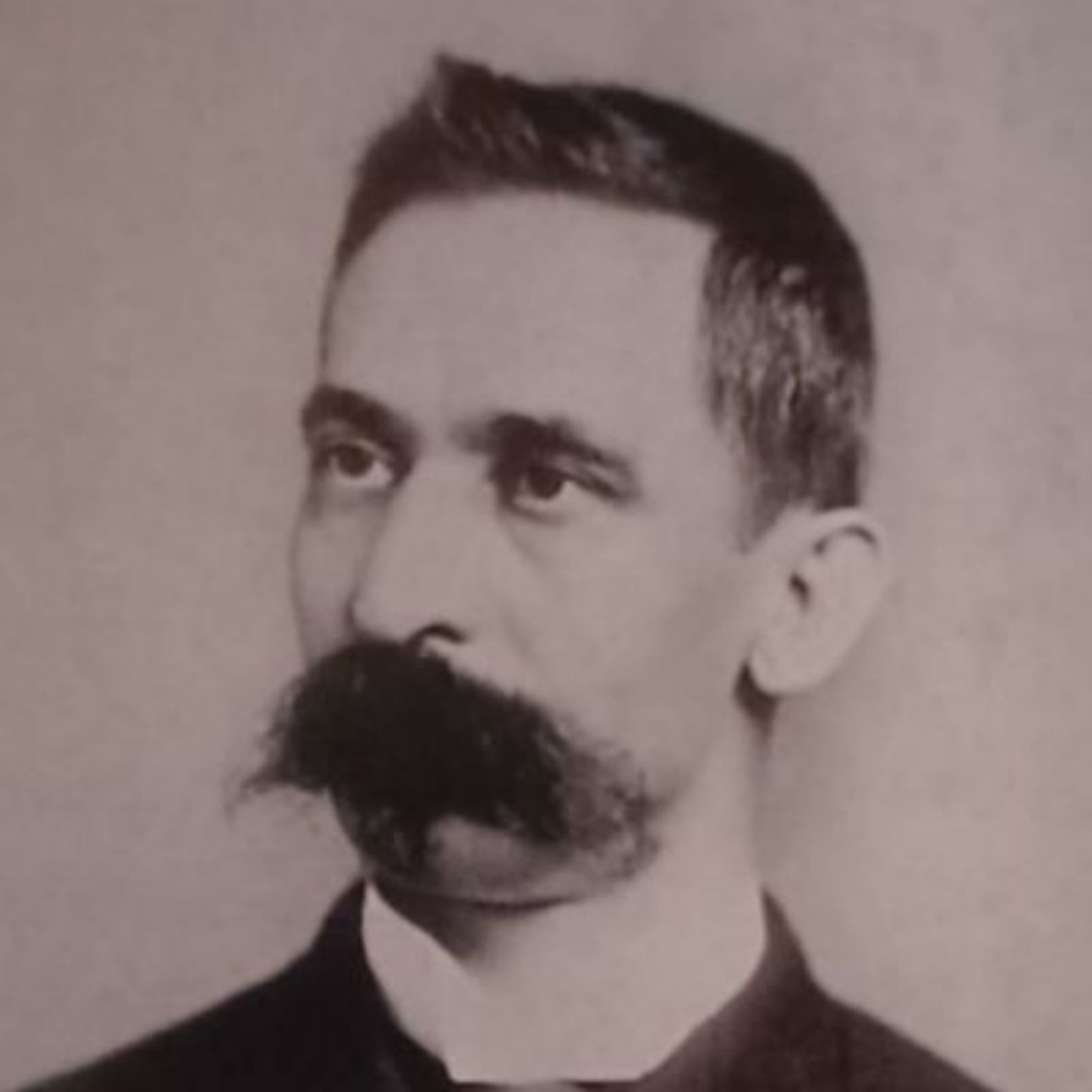 El primer asilo de la Pola y la Casa Consistorial, la huella de Javier ...