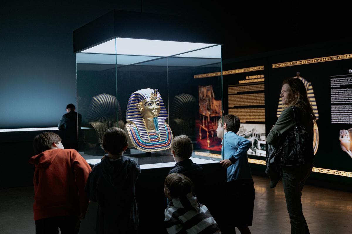 Exposición Tutankamon en Bombas Gens Centre d'Arts Digitals