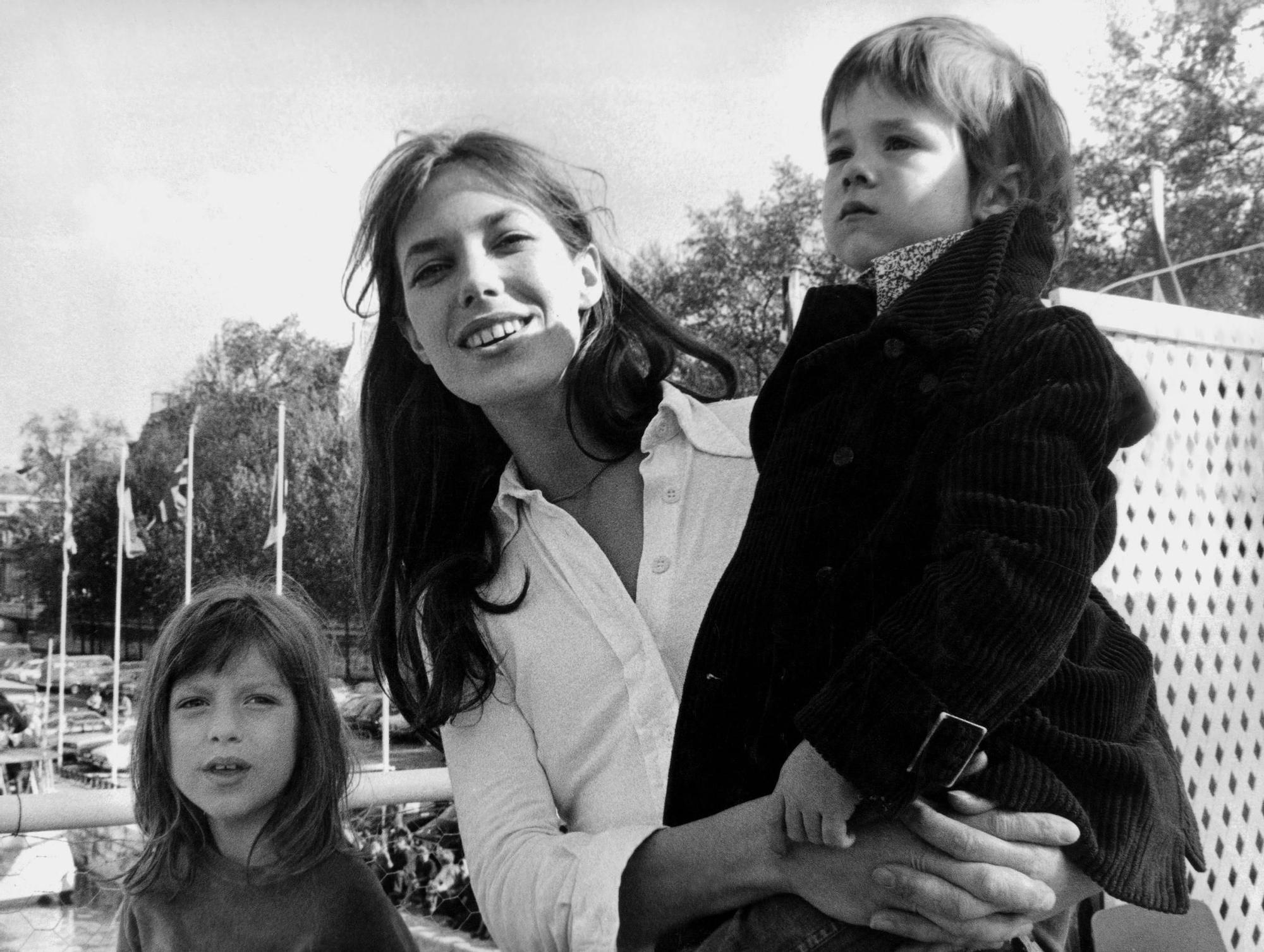 Zara resucita el estilo de Jane Birkin: 9 looks para emular a la diva
