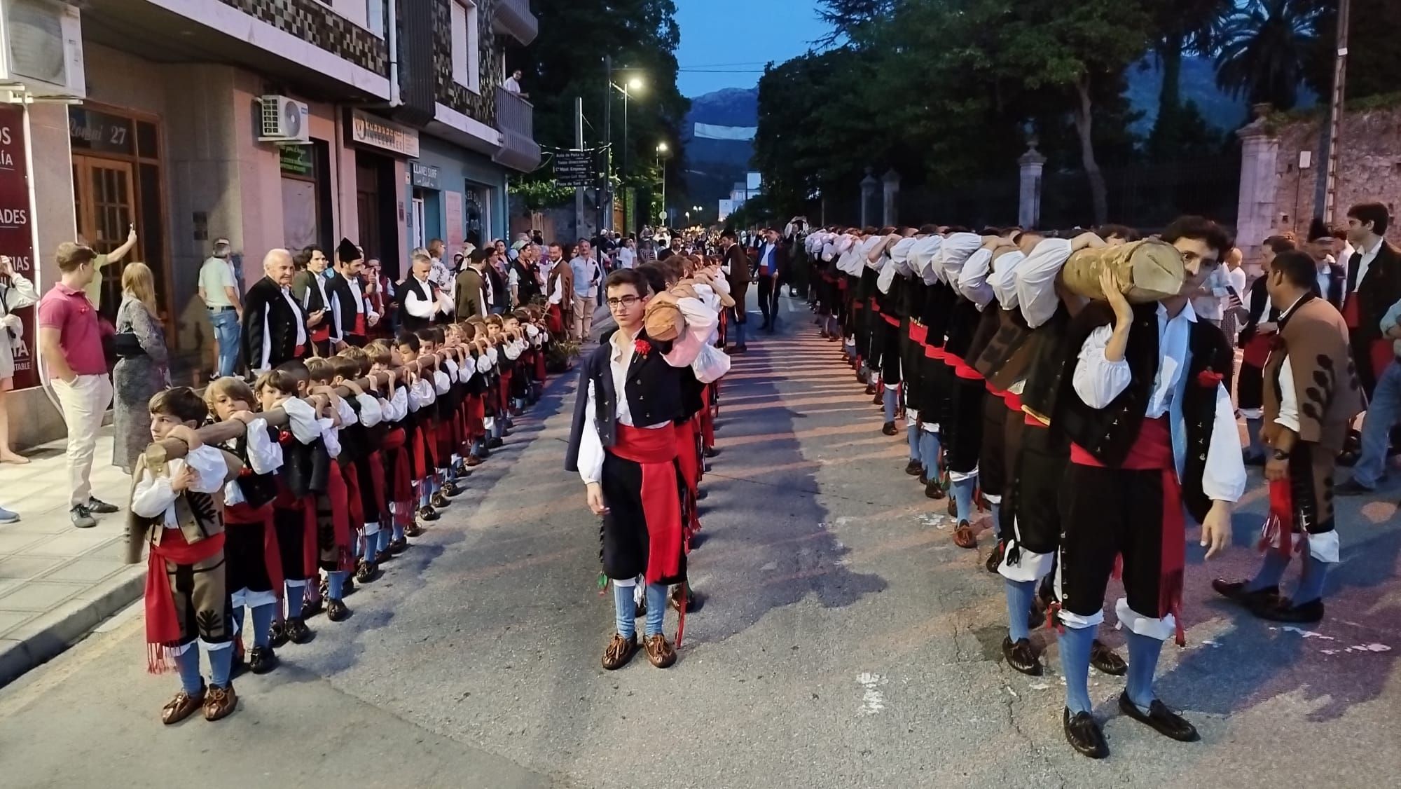 En imágenes: el bando de La Magdalena celebró su espectacular desfile y ...