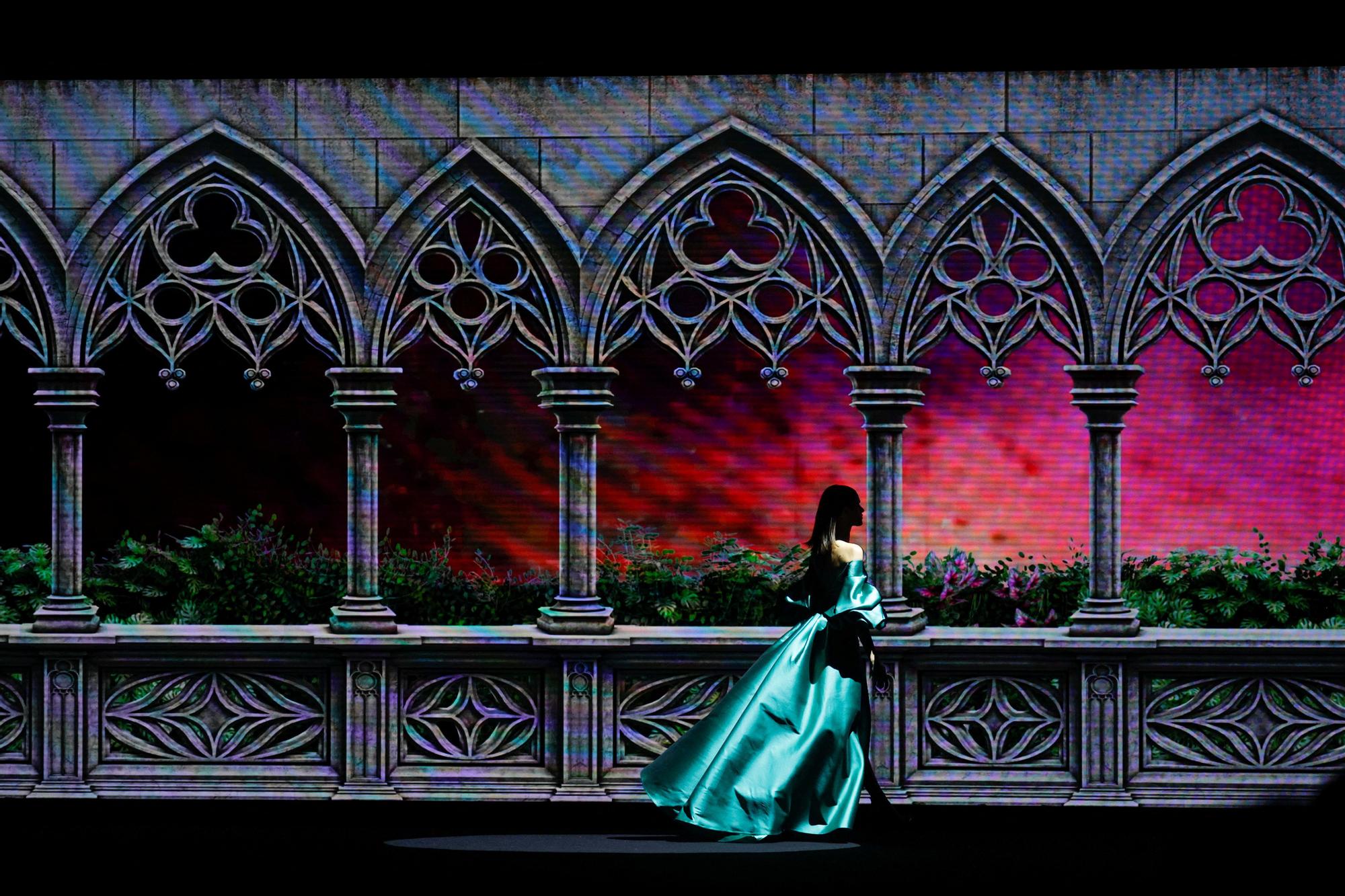 Hannibal Laguna viste la primavera con una colección brillante, alegre ...