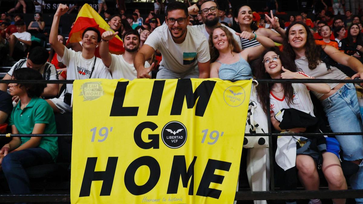 El "Lim Go Home" se cuela en la foto europea