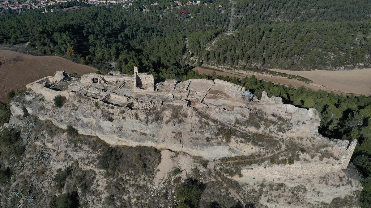 Treballs arqueològics al castell de Castellolí doblen la superfície de ...