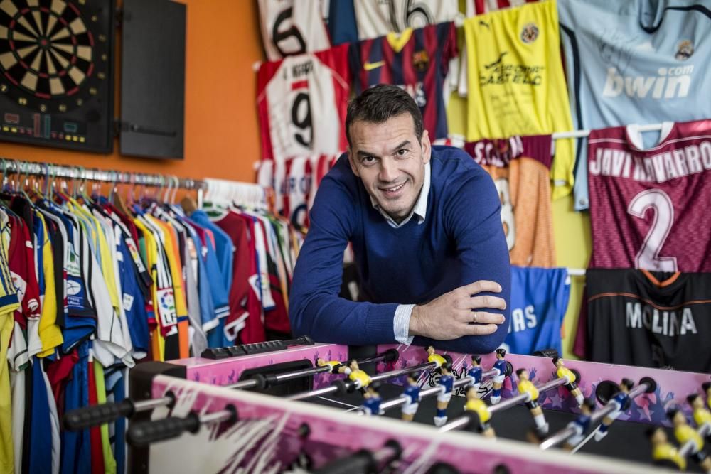 El portero del Real Oviedo, Esteban Suárez, en su casa de Bayas