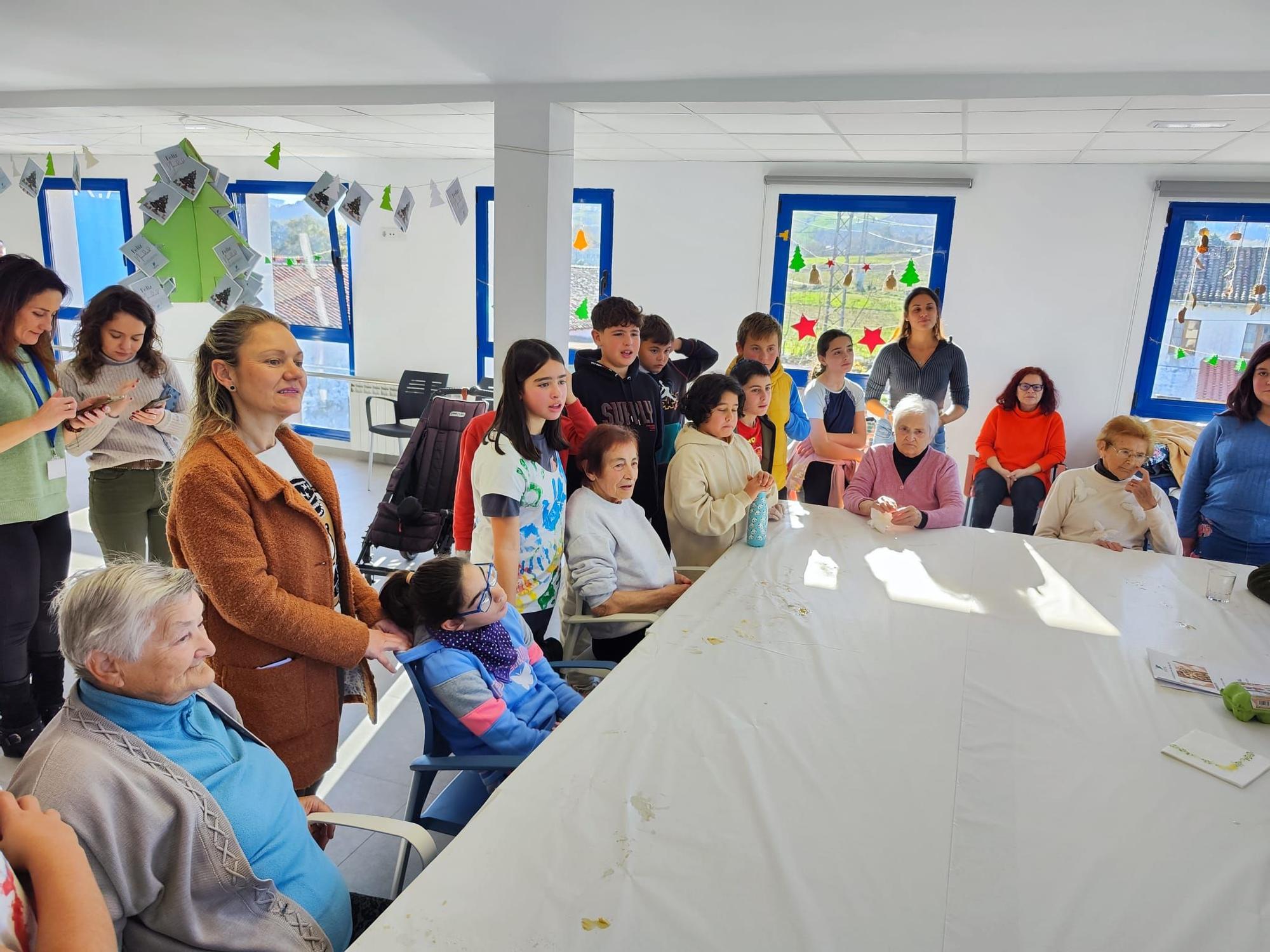 "Conociéndonos", el proyecto intergeneracional que emociona en Villaviciosa