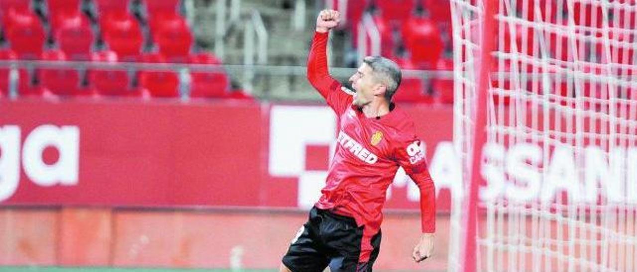 Salva Sevilla, el último de los grandes sin edad