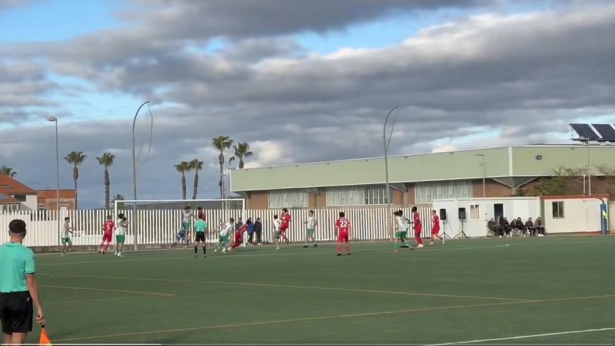 FÚTBOL DIVISIÓN HONOR JUVENILES | Reparto agridulce en el derbi entre ...