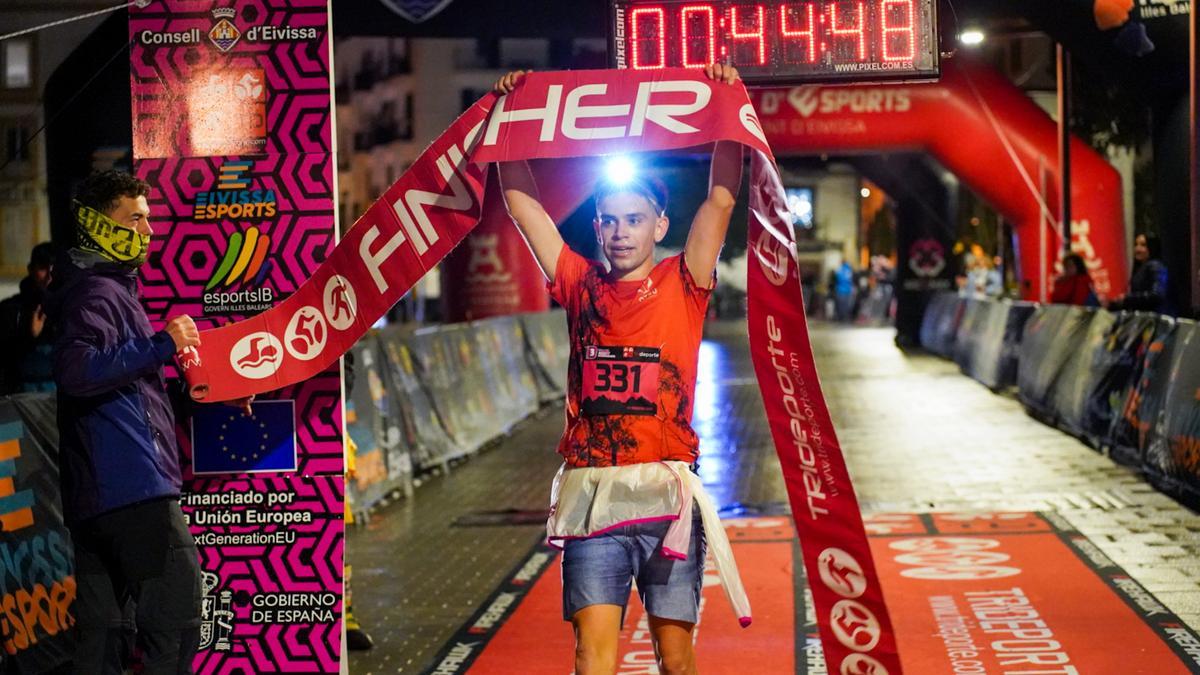 Victorias de Comellas y Uribarri en el 10K nocturno de los 3 Días Trail ...