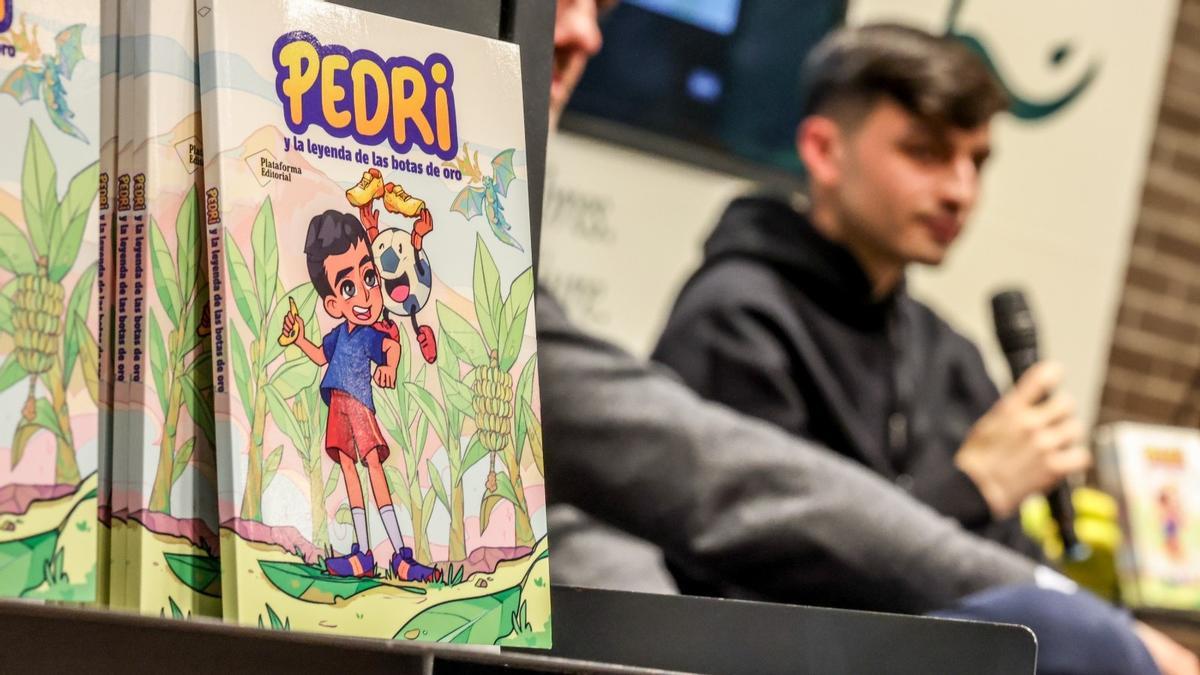 Pedri presenta el libro 'Pedri y la leyenda de las botas de oro'