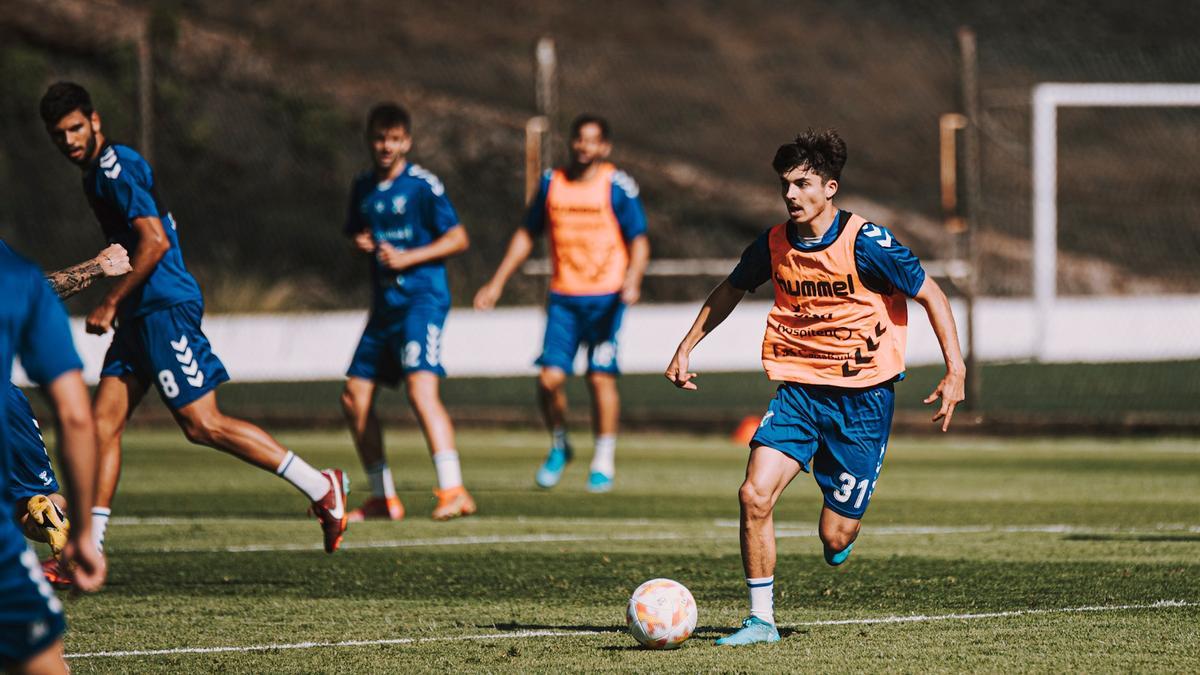 Teto, a los canteranos: «Soy uno más, un pibe como ellos»