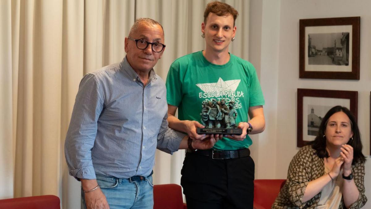 Ciro Fernández Briones recibe el premio de Poesía de Carral - La Opinión de A Coruña