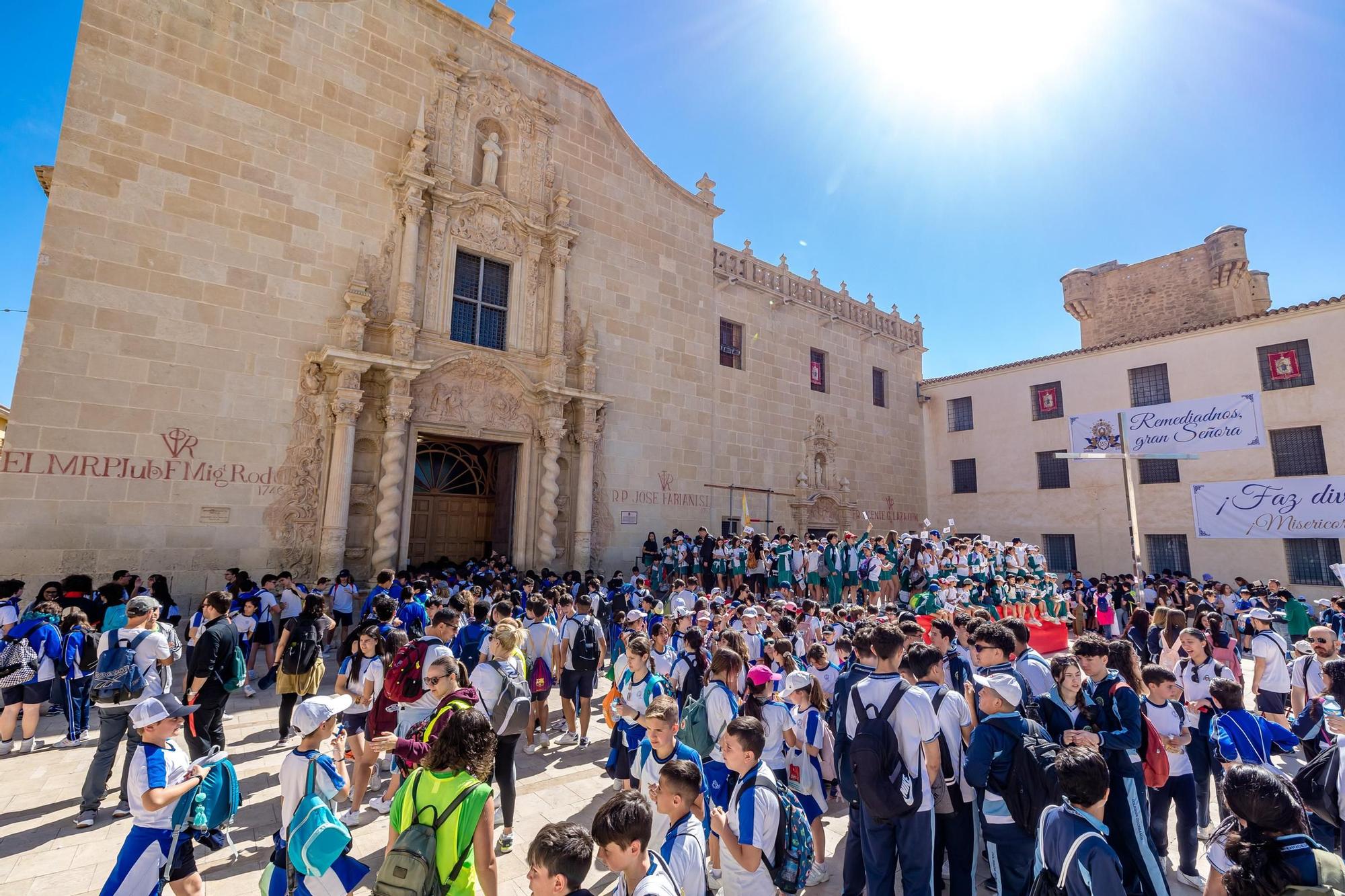 Más de 3.000 alumnos acuden a la Peregrina escolar a la Santa Faz ...
