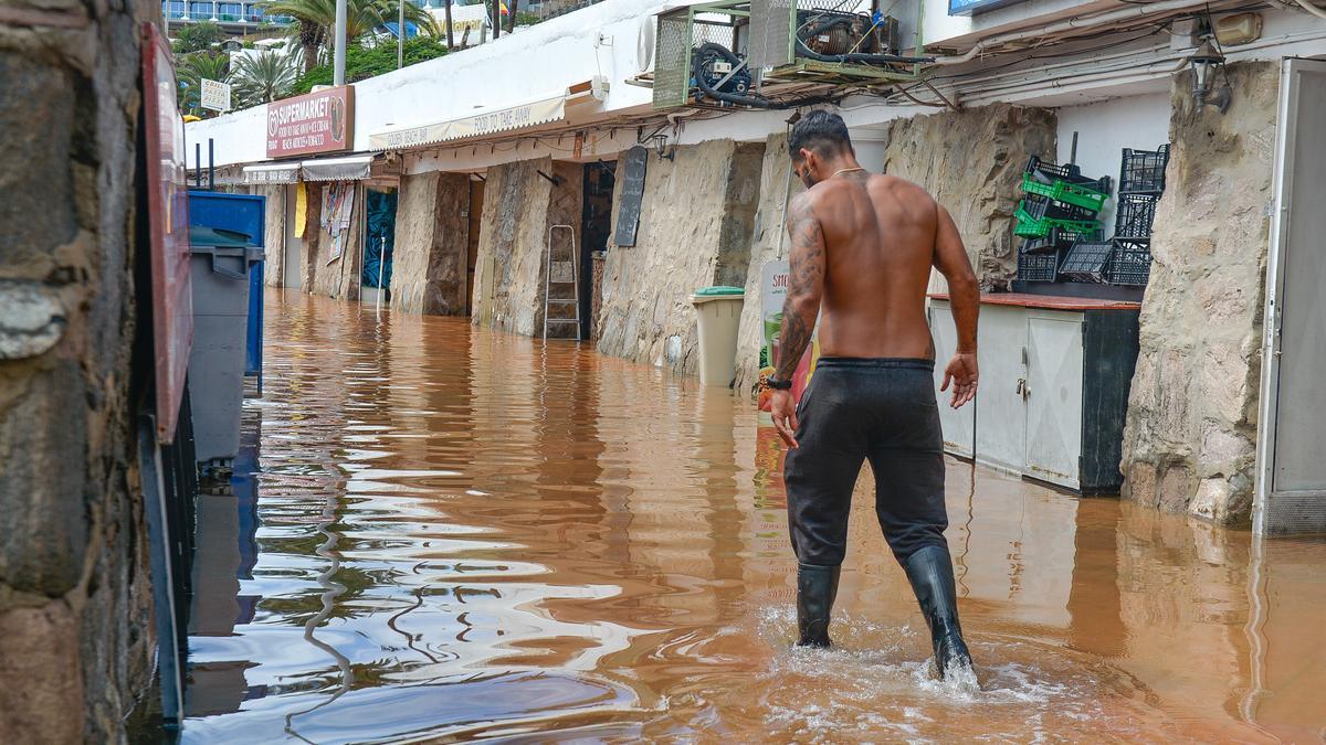 El Sur De La Isla Desembarra Las Consecuencias Del Ciclón Tropical