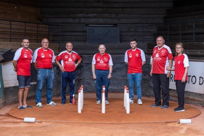 La peña de bolos El Piles celebra sus 45 años: "Aquí tenemos nuestra ...