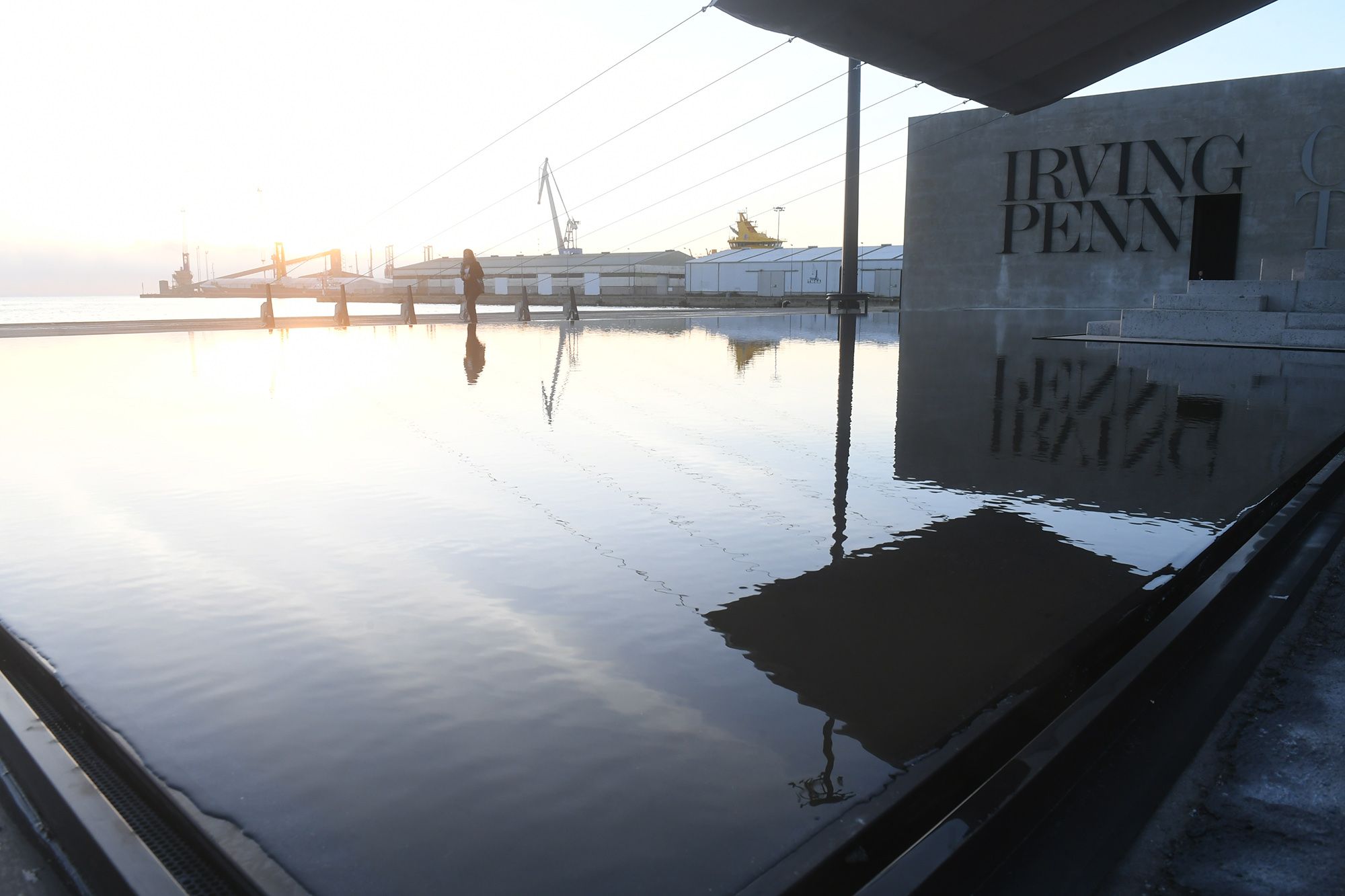 Exposición 'Irving Penn: Centennial' en el Muelle de Batería de A Coruña