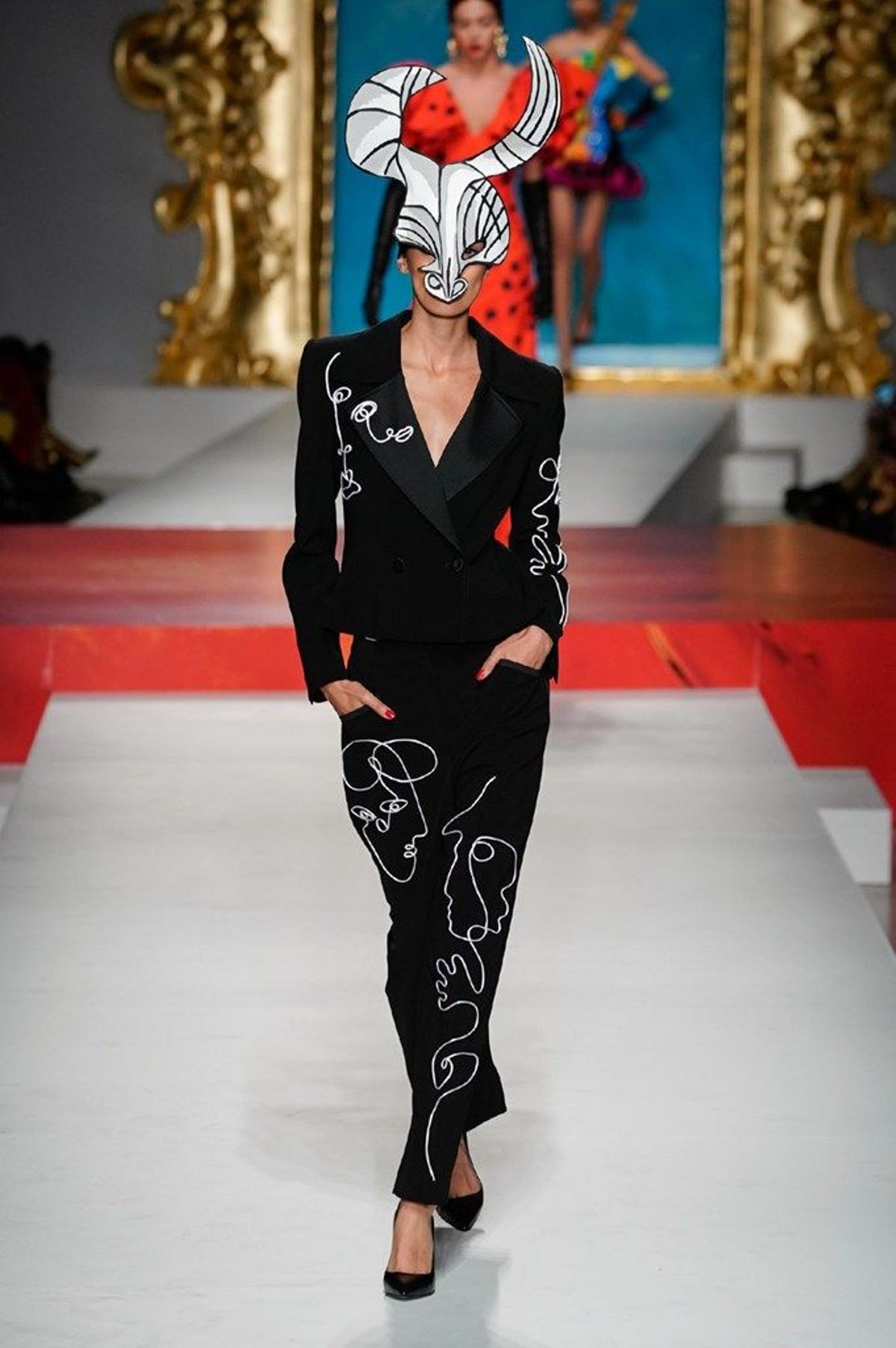 Moschino rinde homenaje a Pablo Picasso al ritmo de Rosalía - Woman