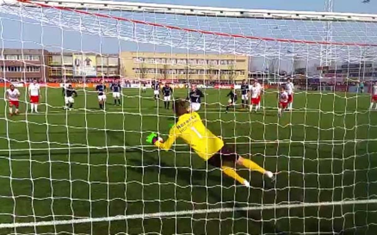 Van der Saar sigue parando penaltis... ¡a los 45 años! | resto-del-mun