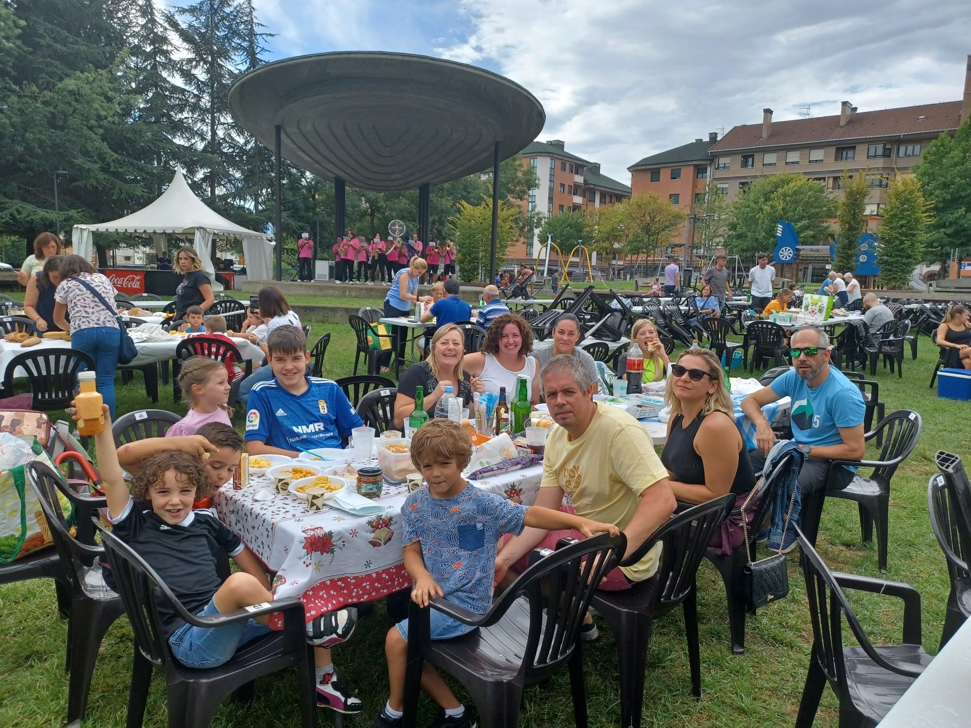 Lugones celebra su comida en la calle: "Que no falte la fiesta, que ya ...