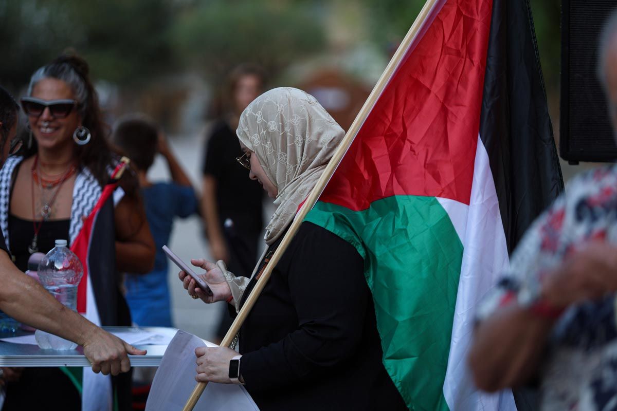 La concentración por Palestina en Ibiza, en imágenes - Diario de Ibiza