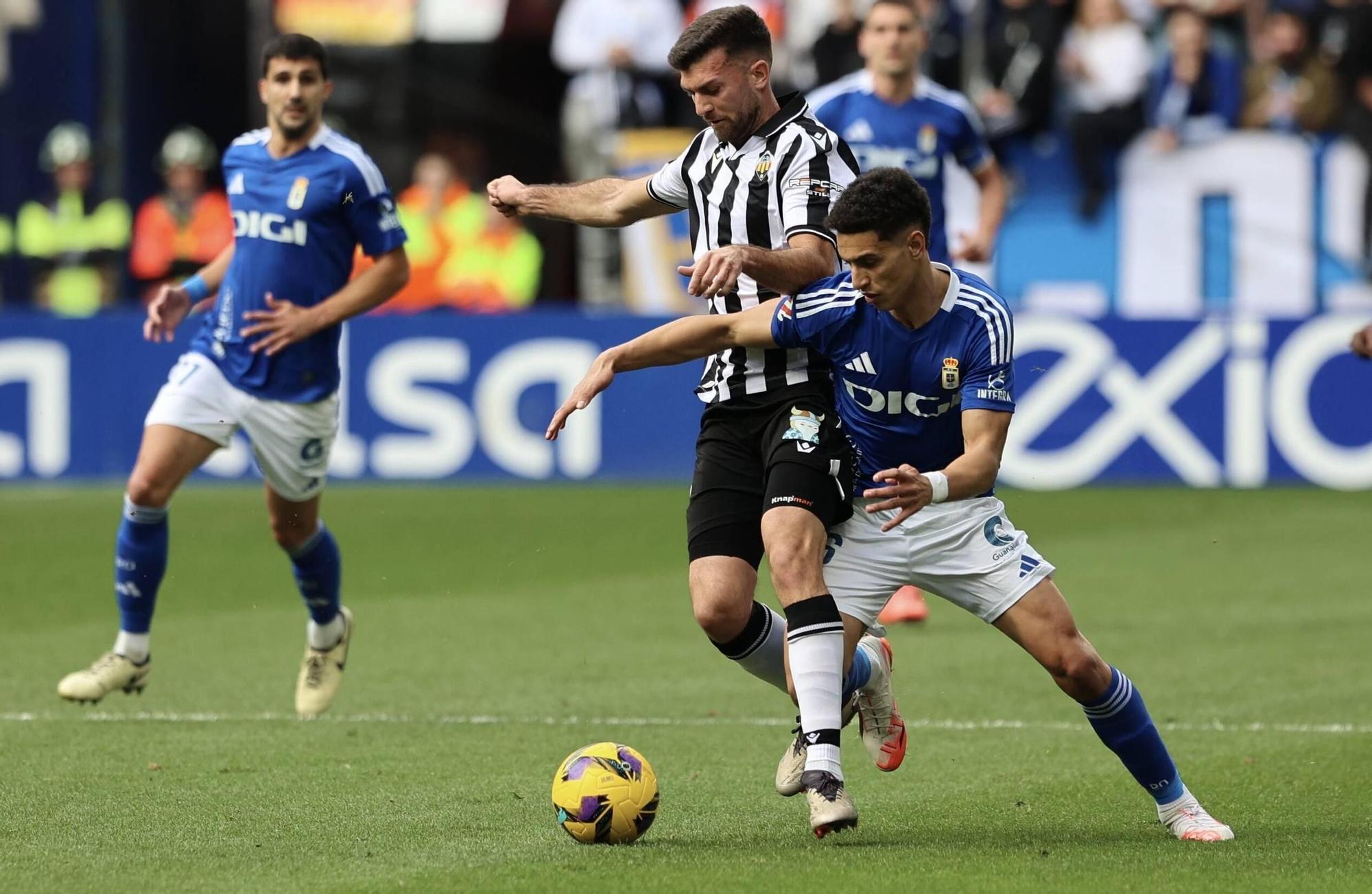 El partido entre el Mirandés y el Real Oviedo, en imágenes