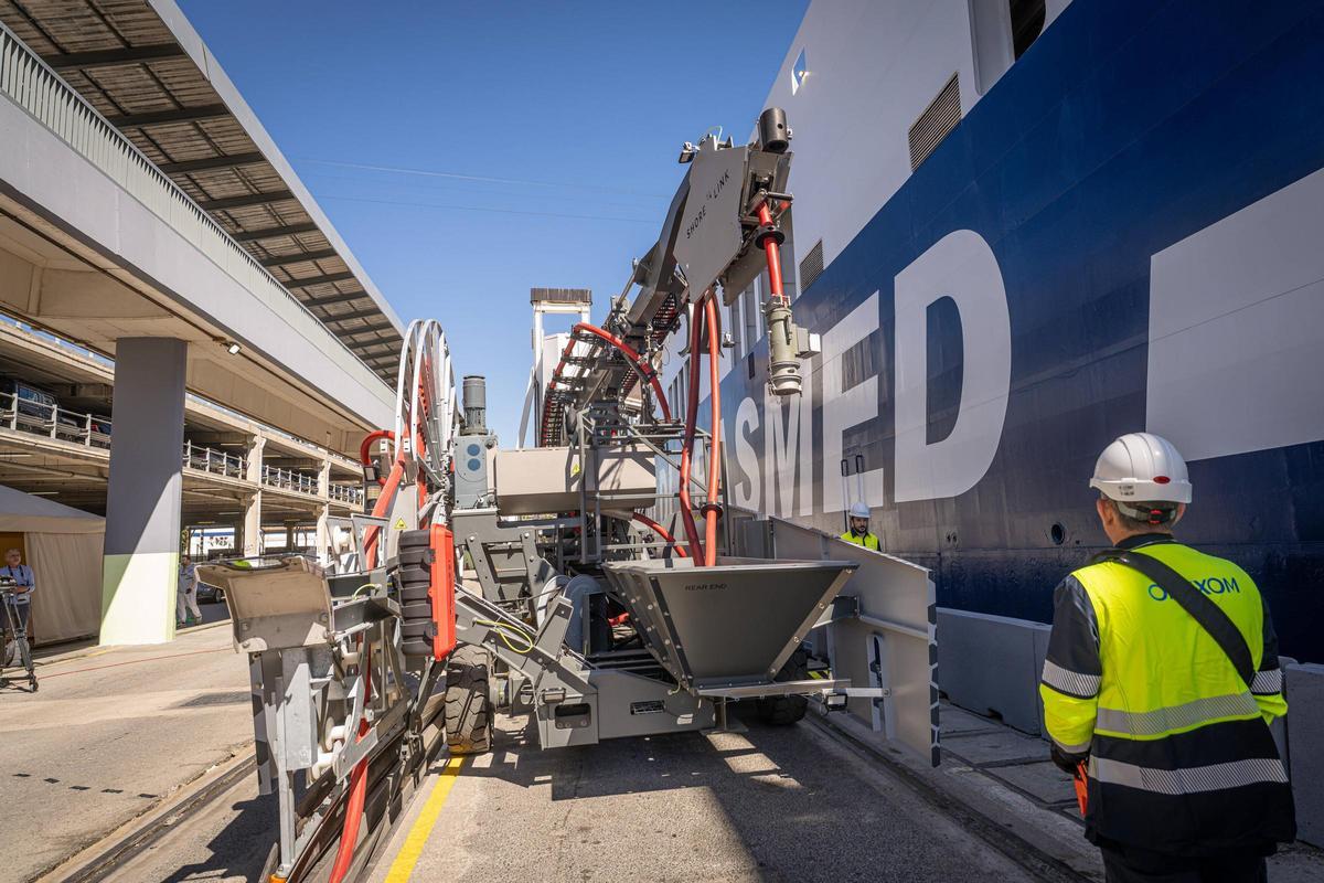 El Port de Barcelona estrena la conexión eléctrica de la terminal de ...