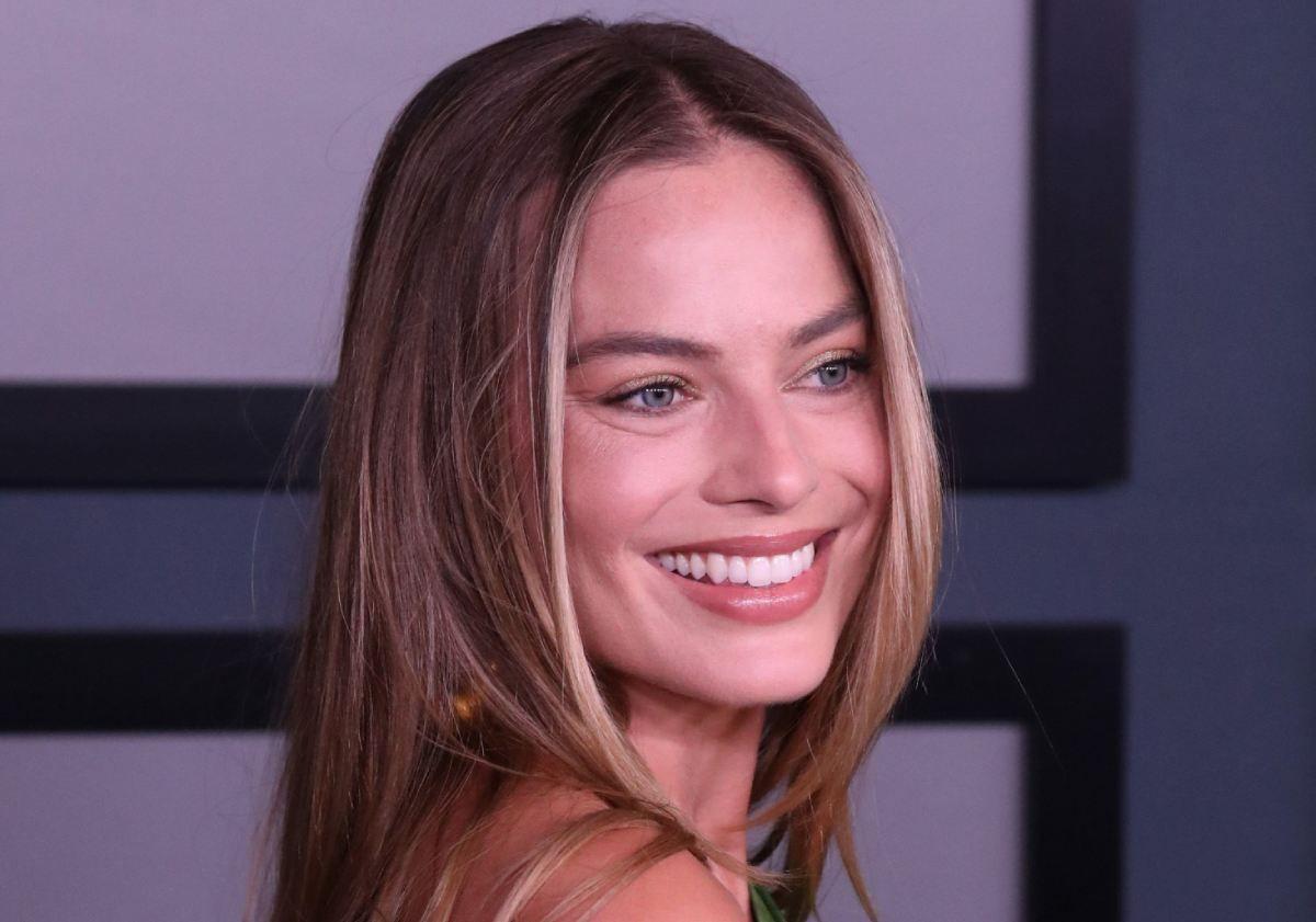 Los impresionantes abdominales con los que Margot Robbie nos ha dejado ...