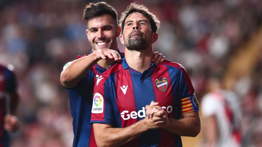 La UD Ibiza ficha a Azeez y a Coke a la espera de algún futbolista sin ...