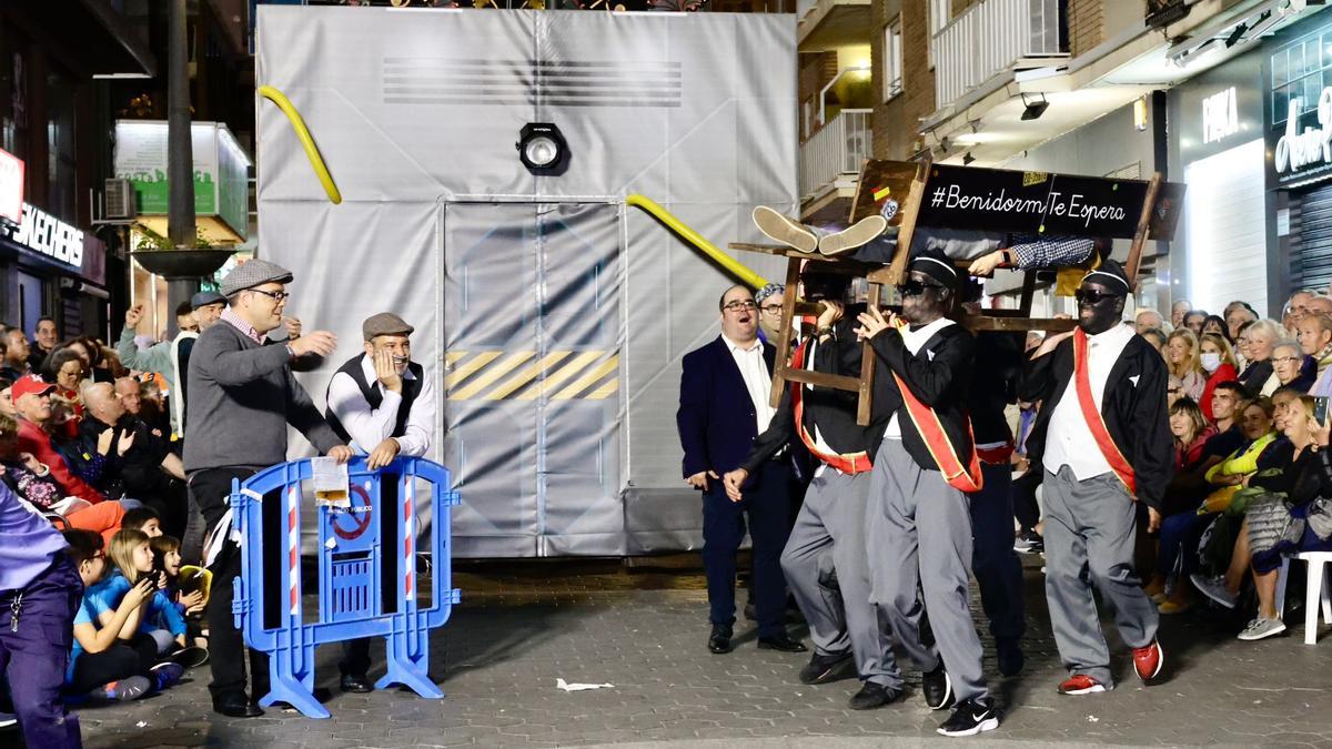 Las peñas despliegan su humor más satírico en Benidorm