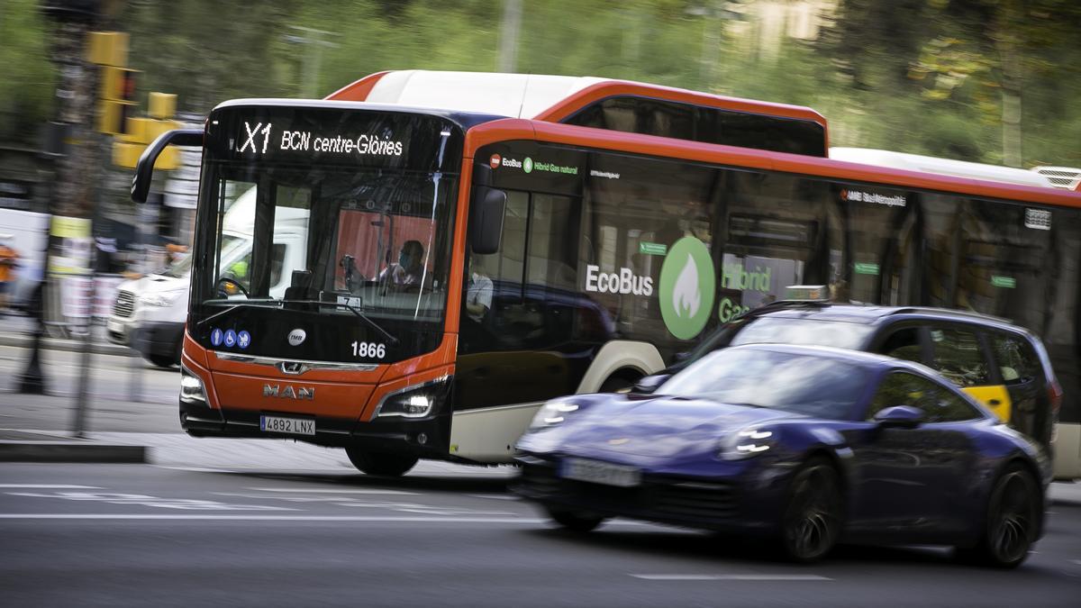 La línea de bus exprés X1 incrementó el pasaje un 22% en su segundo año ...