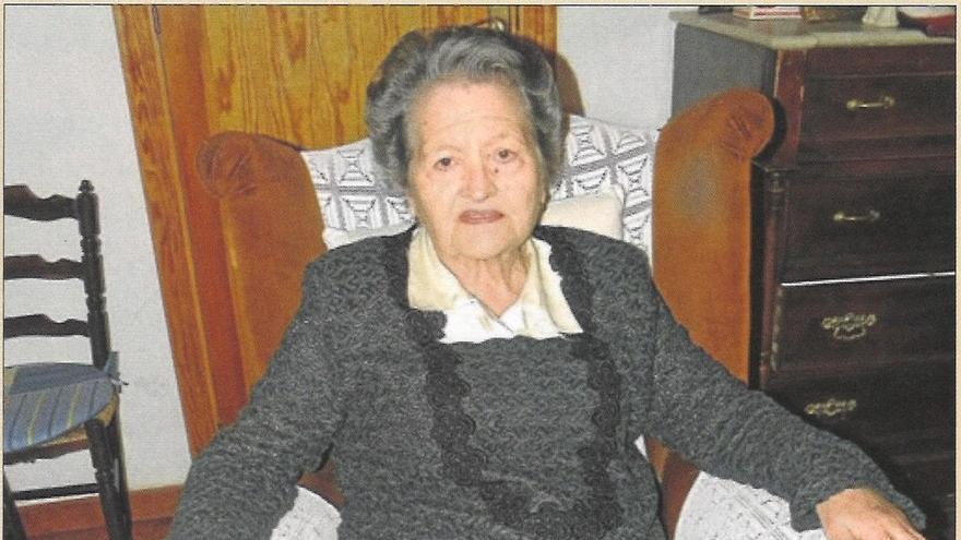 Adiós a 'Anita del Boni' , una gran señora, boticaria y modista de ...