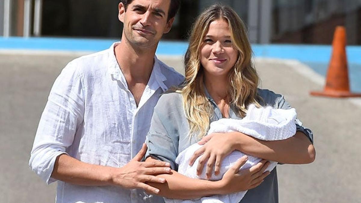 Patricia Montero y Álex Adrover presentan a su hija - Cuore