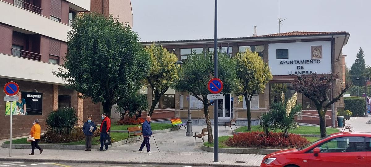 Llanera actualiza el convenio de funcionarios y trabajadores municipales