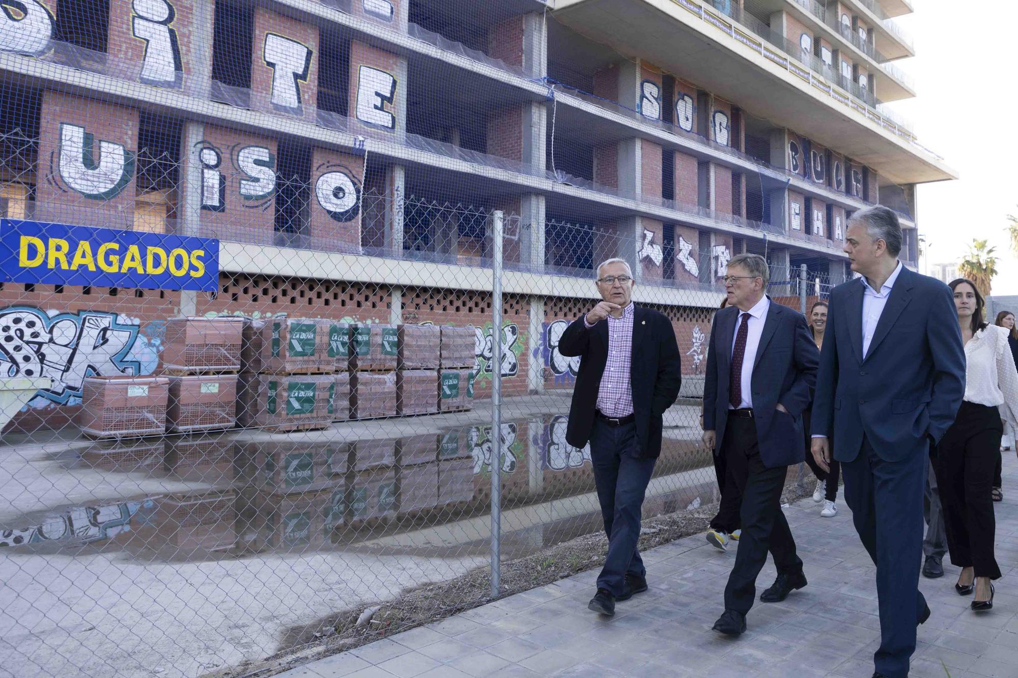 Sociópolis Fotos: Visita de Puig y Ribó a las torres abandonadas