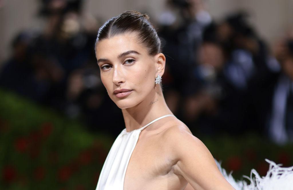 Hailey Bieber es acusada de apropiación cultural por un vídeo de ...