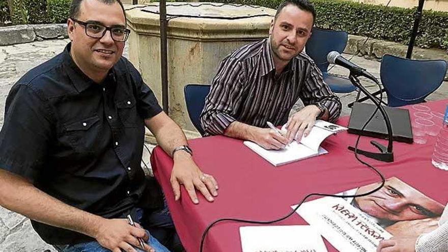 El libro sobre la vida del artista Joan Riera Ferrari atrae público ...