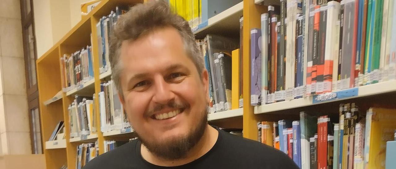 Ben Clark, poeta: «Todo poeta debe estar comprometido con su tiempo»