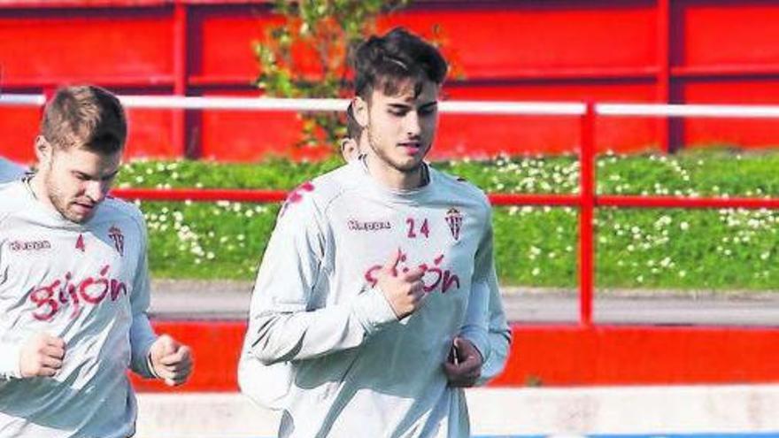 Alex Serrano: "Ahora espero poder debutar en El Molinón"