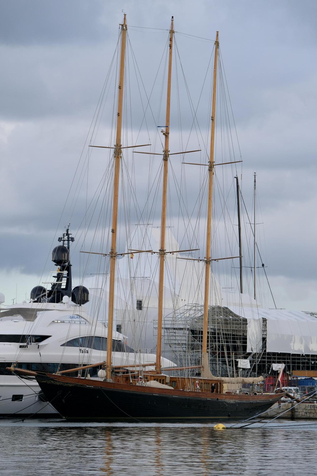 YATES EN MALLORCA: La familia Gucci pone a punto la espectacular goleta ...