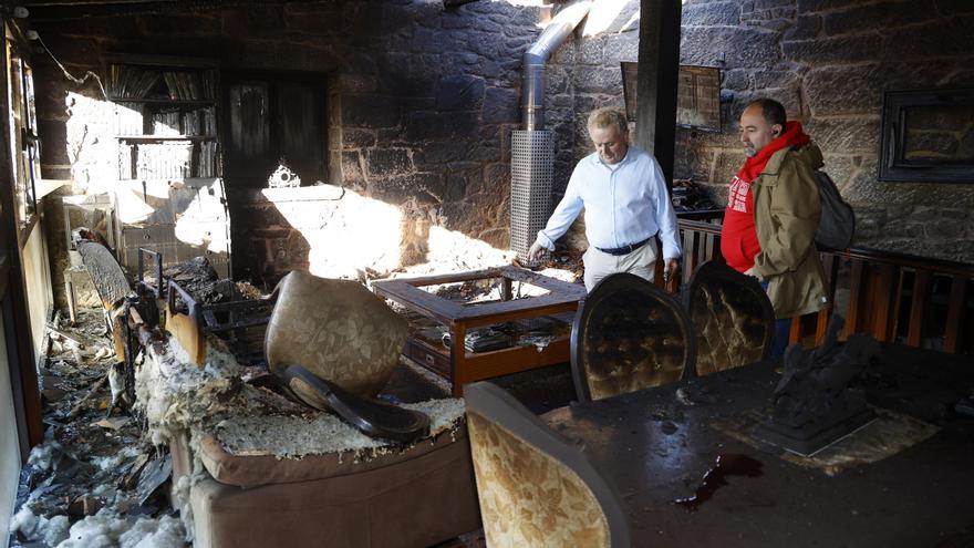 Las imágenes de la casa calcinada en Salcedo, en Pontevedra