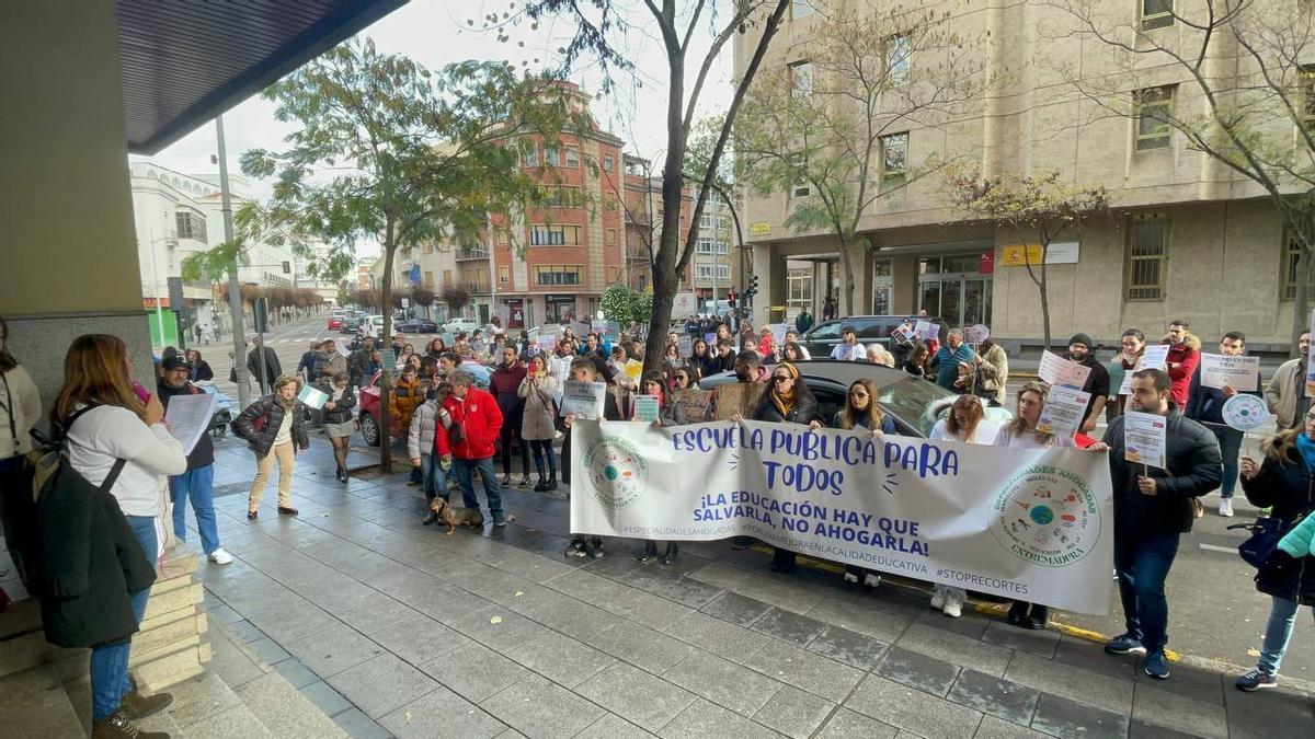 Interinos docentes se manifestarán en Mérida para pedir unas ...