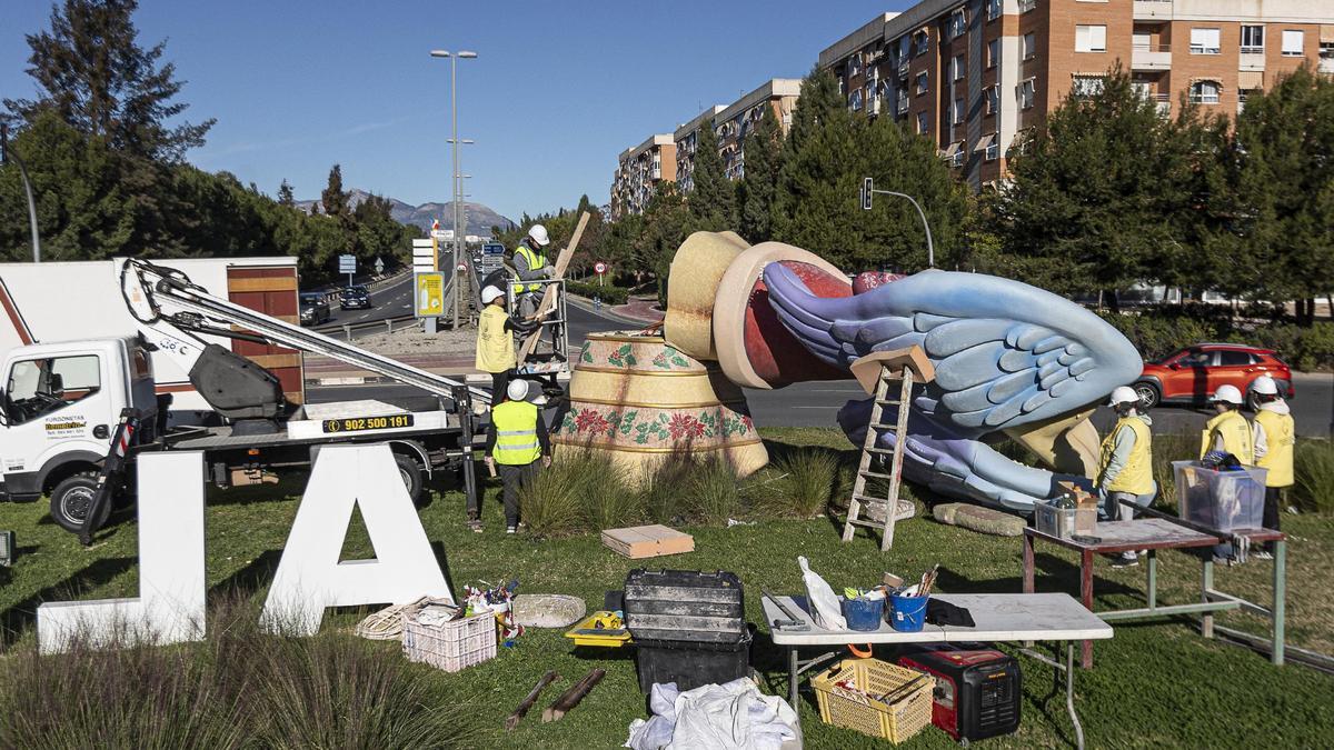 ÁNGEL NAVIDAD GIGANTE ALICANTE | Comienzan los trabajos de reparación ...